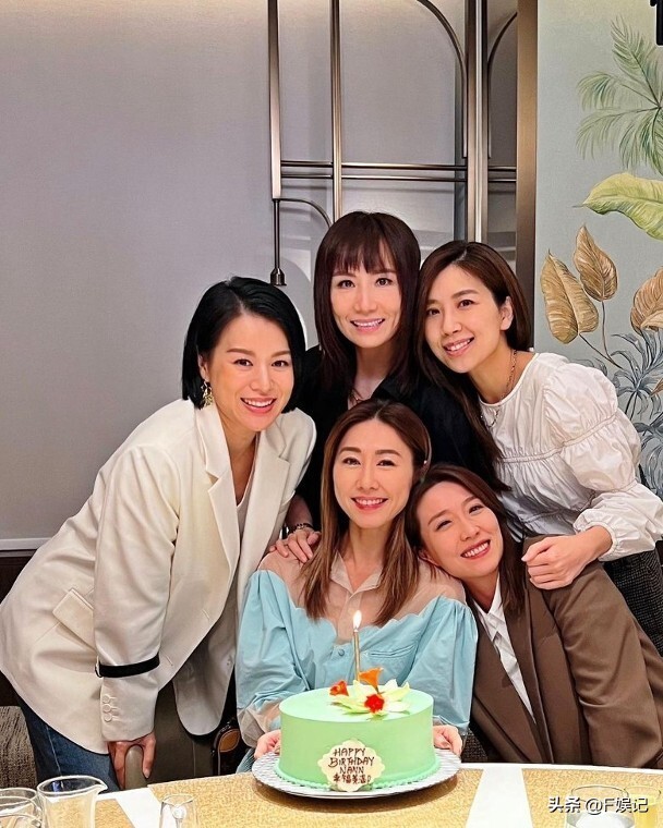 Myolie Wu, Huang Zhiwen, Yao Ziling and other best friends gathered to ...