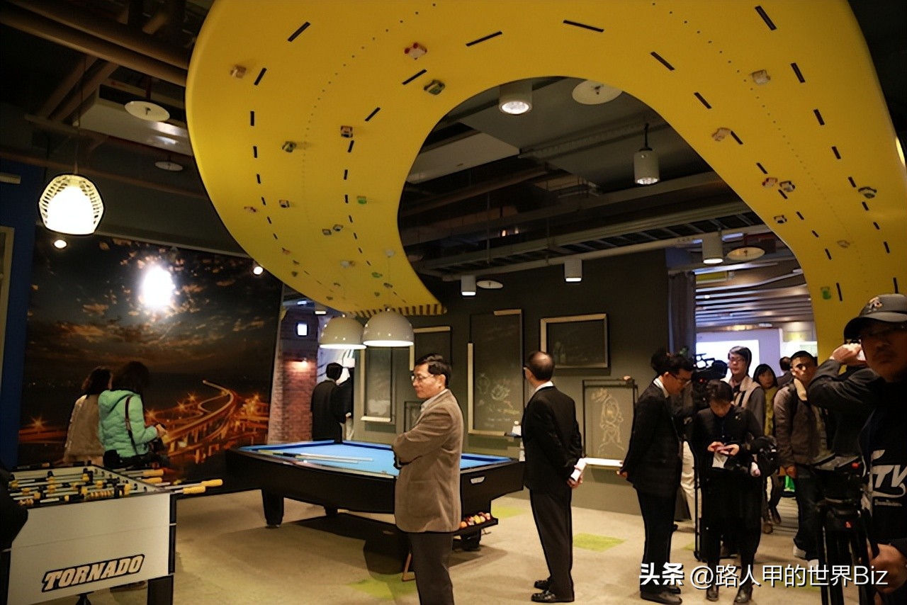 Inside view of Google's data center in Taiwan, introduction to Google's ...