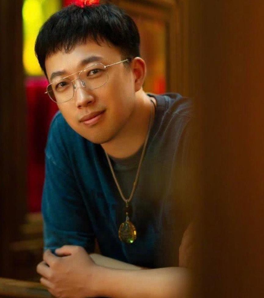 Yu Zheng posted late at night, suspected of connotation Deng Lun Li Qin ...