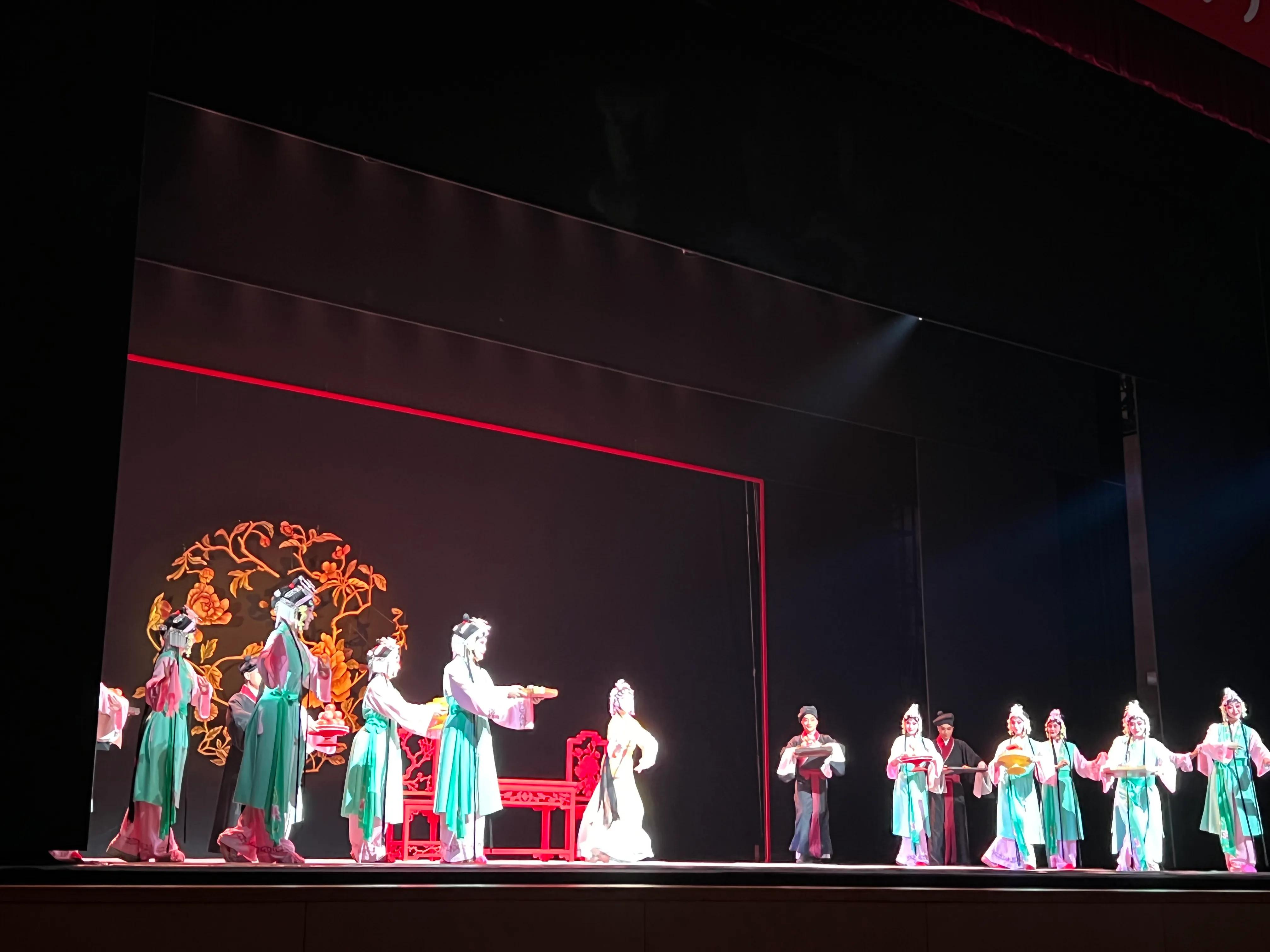 The Huangmei Opera "The Story of Luo Pa" in the Hongshan Auditorium of ...