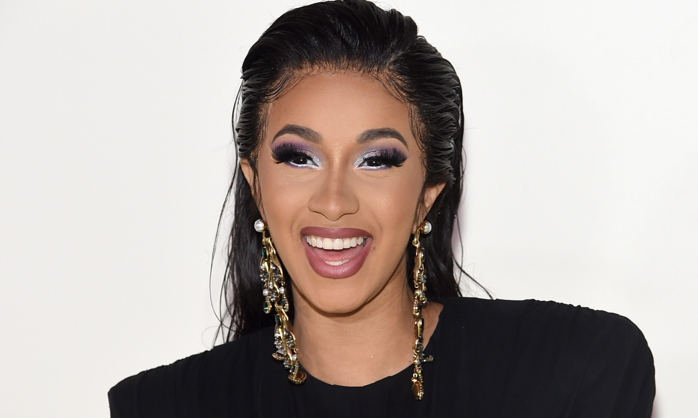 Spicy eyes! American actress Cardi B does not wear underwear at the ...