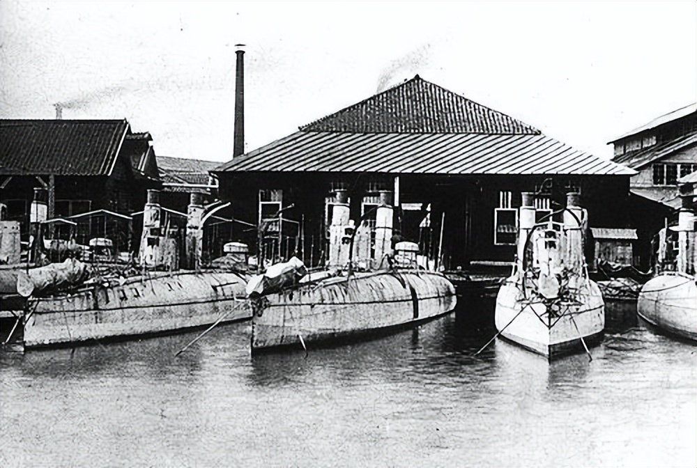 At the end of the nineteenth century, which torpedo boats were equipped ...