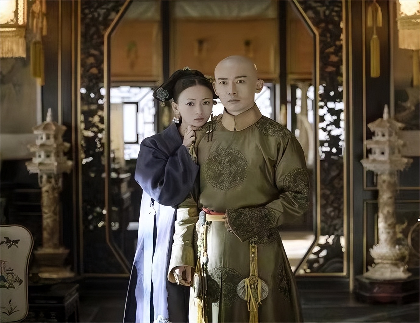 Why can Consort Ling be favored by Qianlong?This has to start from her ...