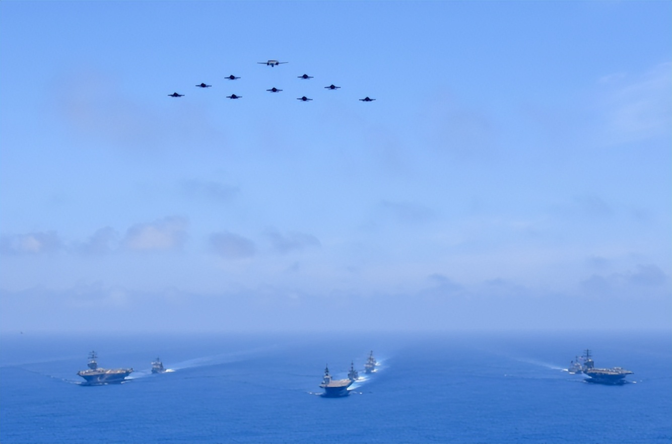 The three aircraft carriers are in the same frame, and the U.S., Japan ...