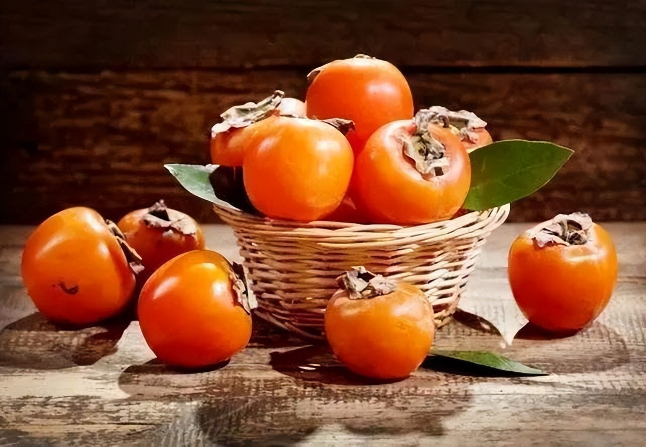 What does the folk saying "one persimmon and ten medicines" mean?Is it ...