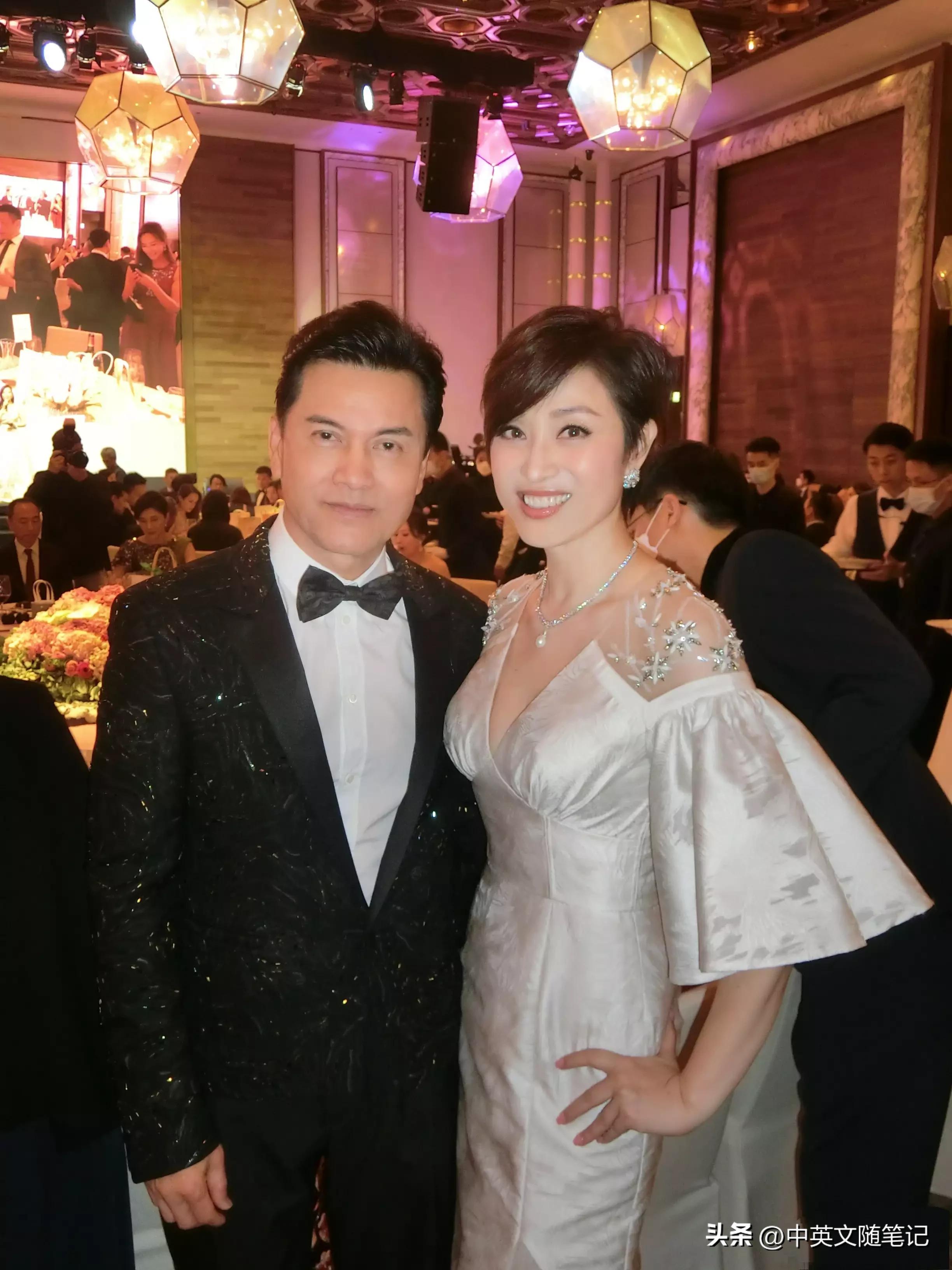 The 68-year-old handsome Lu Liangwei met the 70-year-old beauty Zhao Yazhi and the short-haired ...