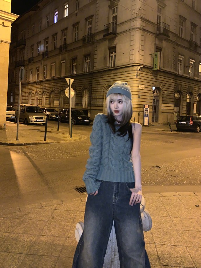 Beautiful little Ju! Silver-brown patchwork hair is modern and eye ...