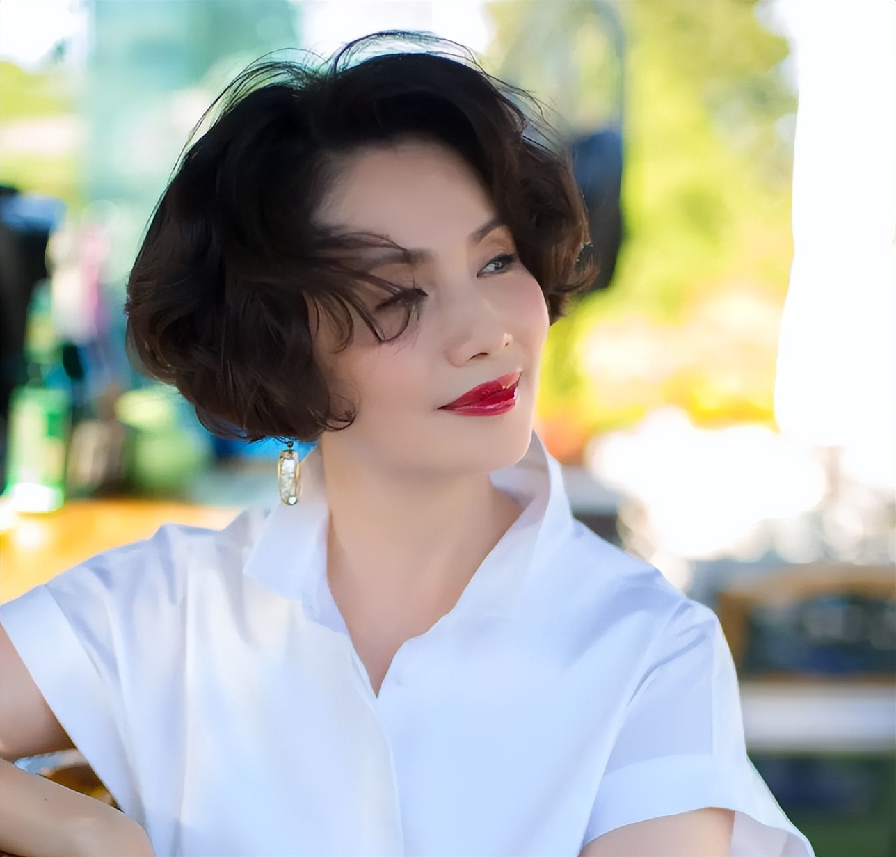 Xu Li: At the age of 34, she married a famous husband, full of guilt ...
