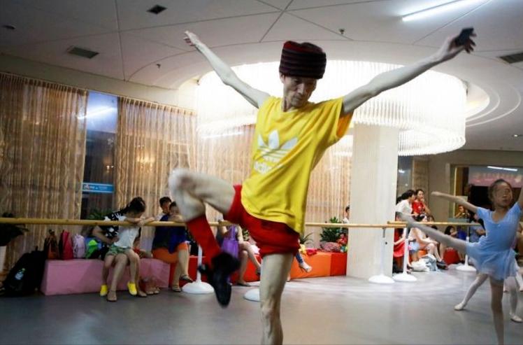 At the age of 17, he became a closed disciple of Yang Liping. At the ...