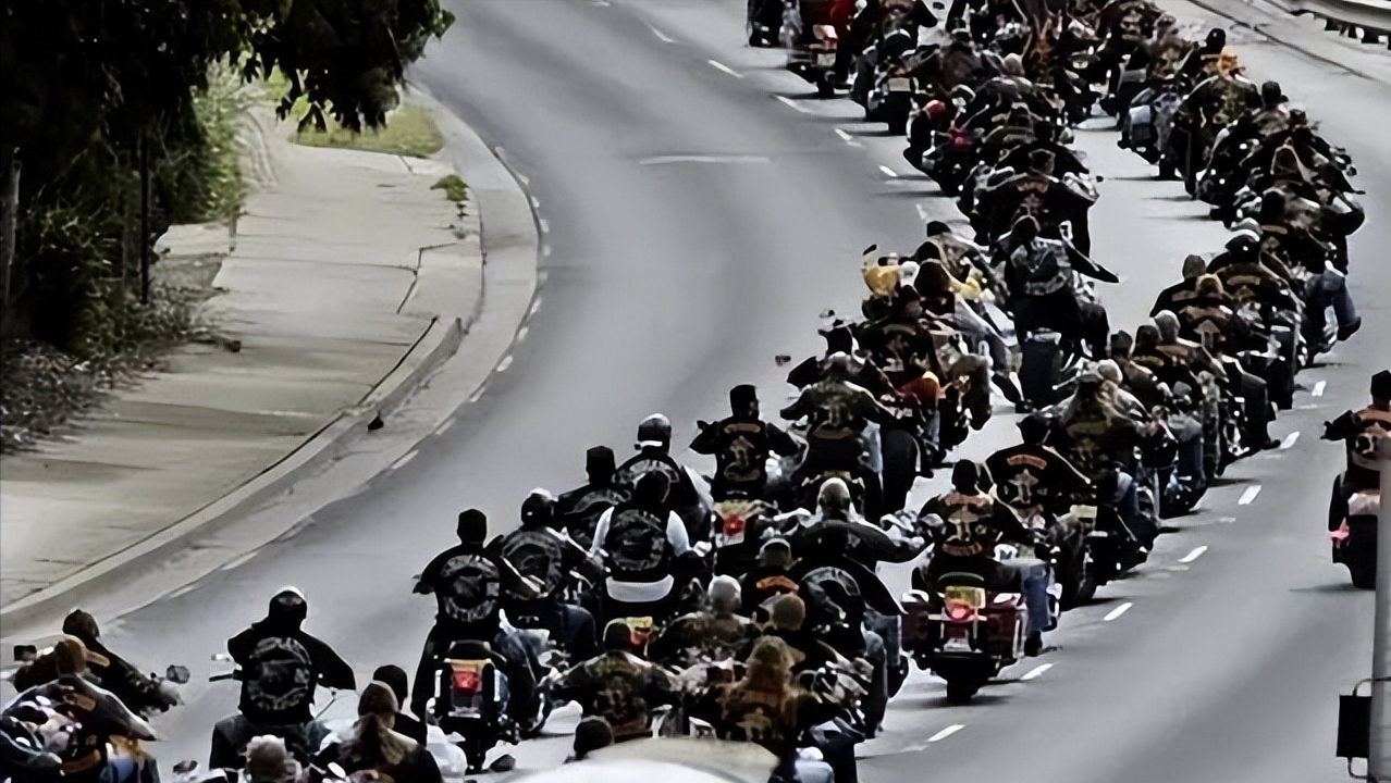 The Chinese are the most powerful Wenzhou Gang, Qianglong counters the local snakes, and the ...