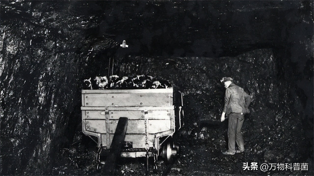 Man-made structures were found in the mine at a depth of 420 meters ...