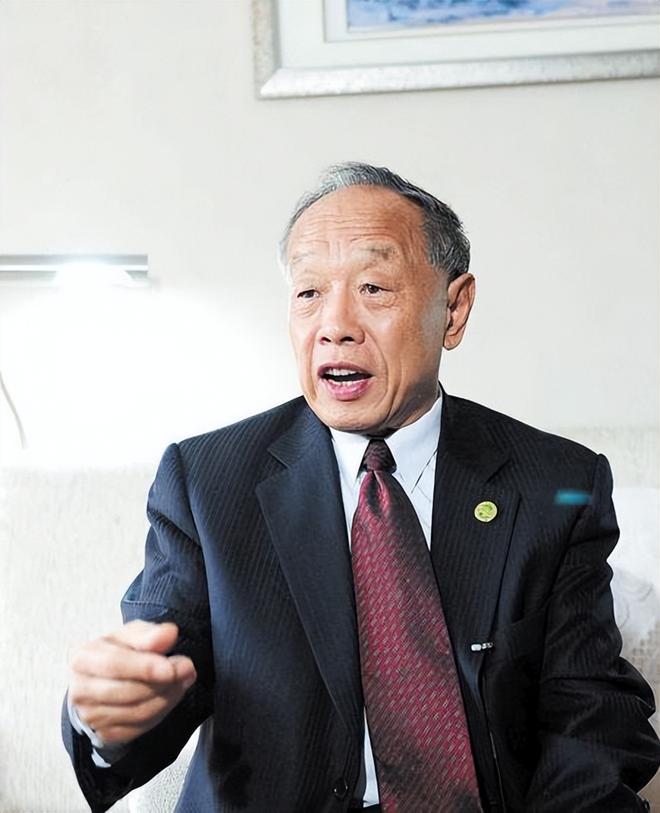 After Qian Qichen retired, Li Zhaoxing came to visit and imitated the ...