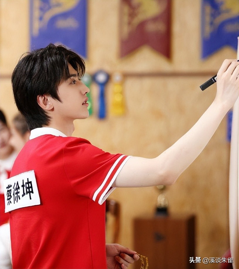 Cai Xukun: It took me 3 years to become top class, but it only took 24 hours to fall from the ...