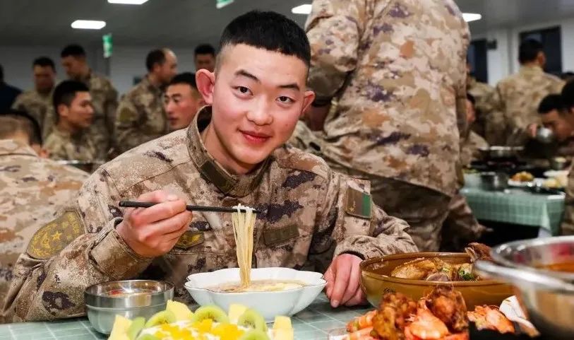 Comrade-in-arms video connection with soldiers' parents and mothers ...