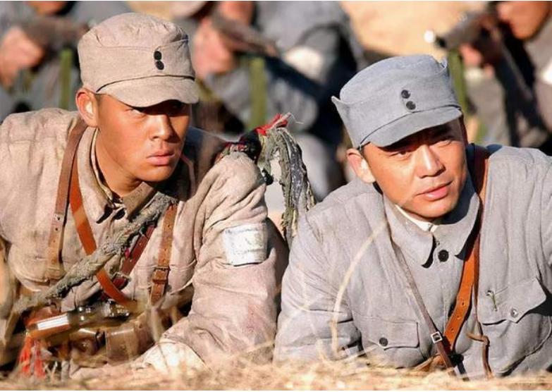 When fighting, how did the commander, the political commissar and the ...