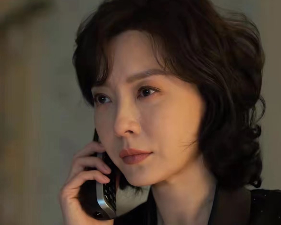 "Imperfect Victims" is on the air. Zhou Xun, Dong Jie and Chen Shu are in the same frame. It is ...