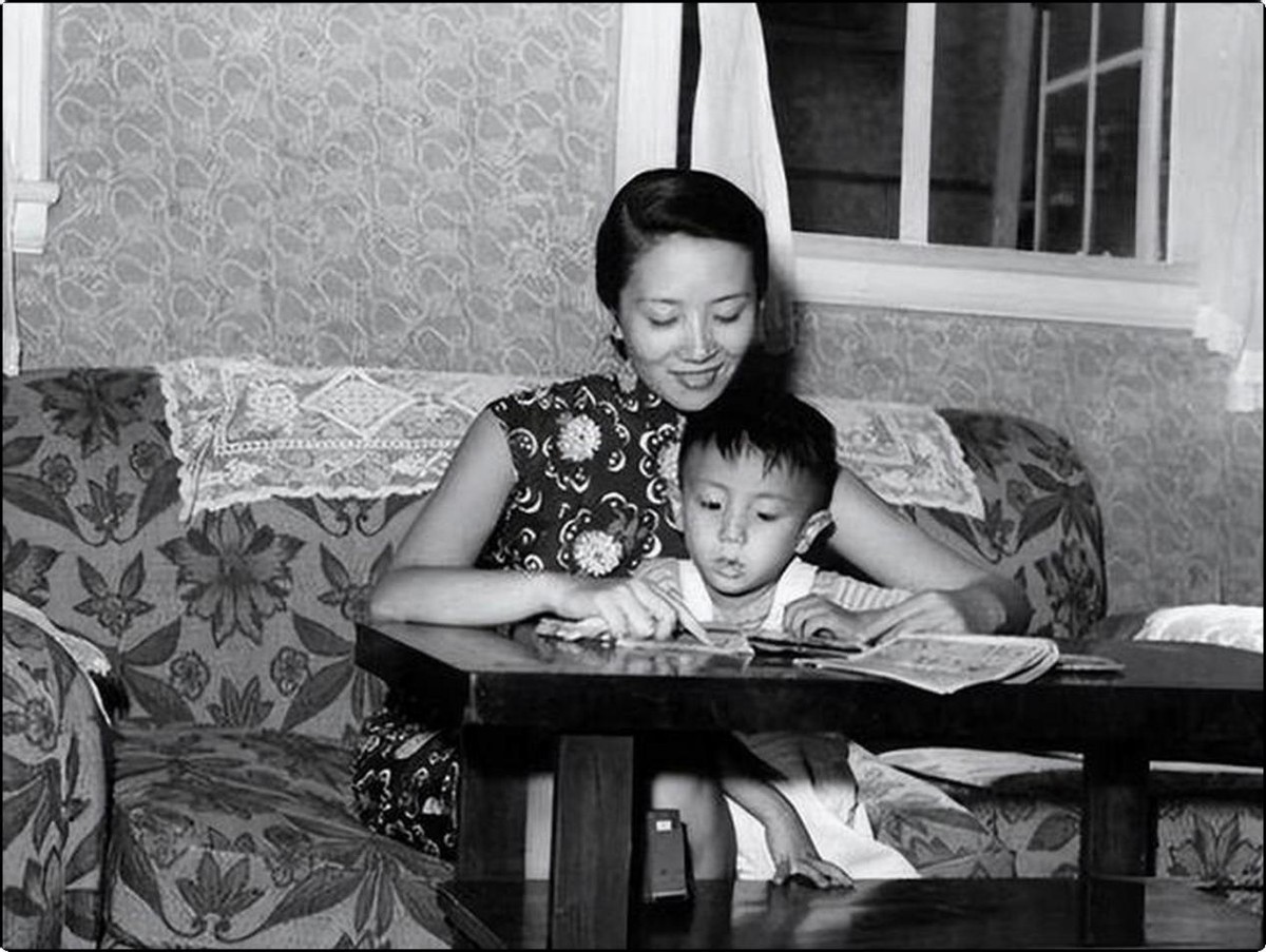 Li Zongren married Hu Yousong, who was 48 years younger in his later years. Hu Yousong broke ...