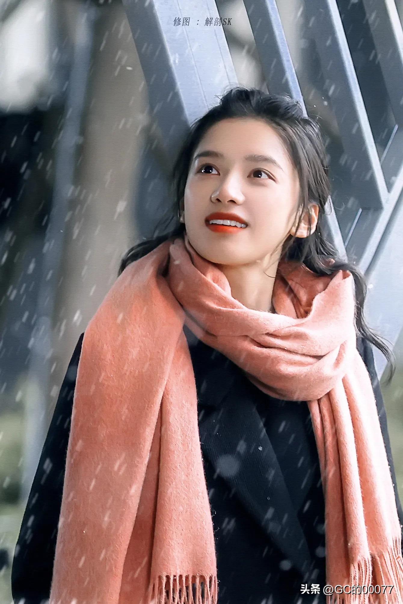 Star picture Zhang Jingyi - iNEWS