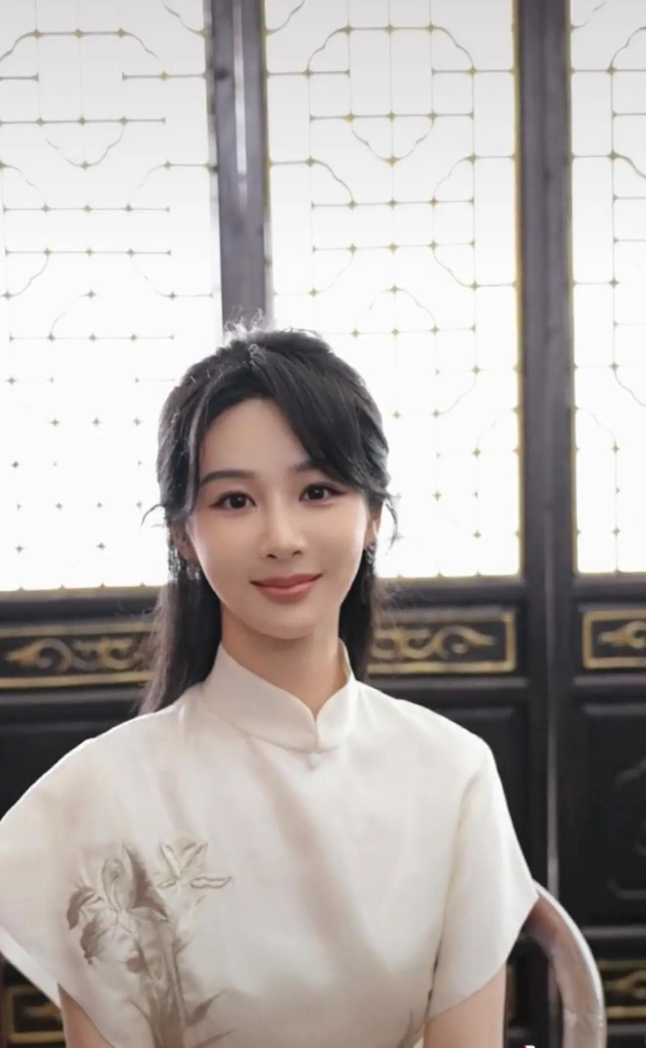Yang Zi's cheongsam looks crazy, this one is too beautiful! Our girls ...