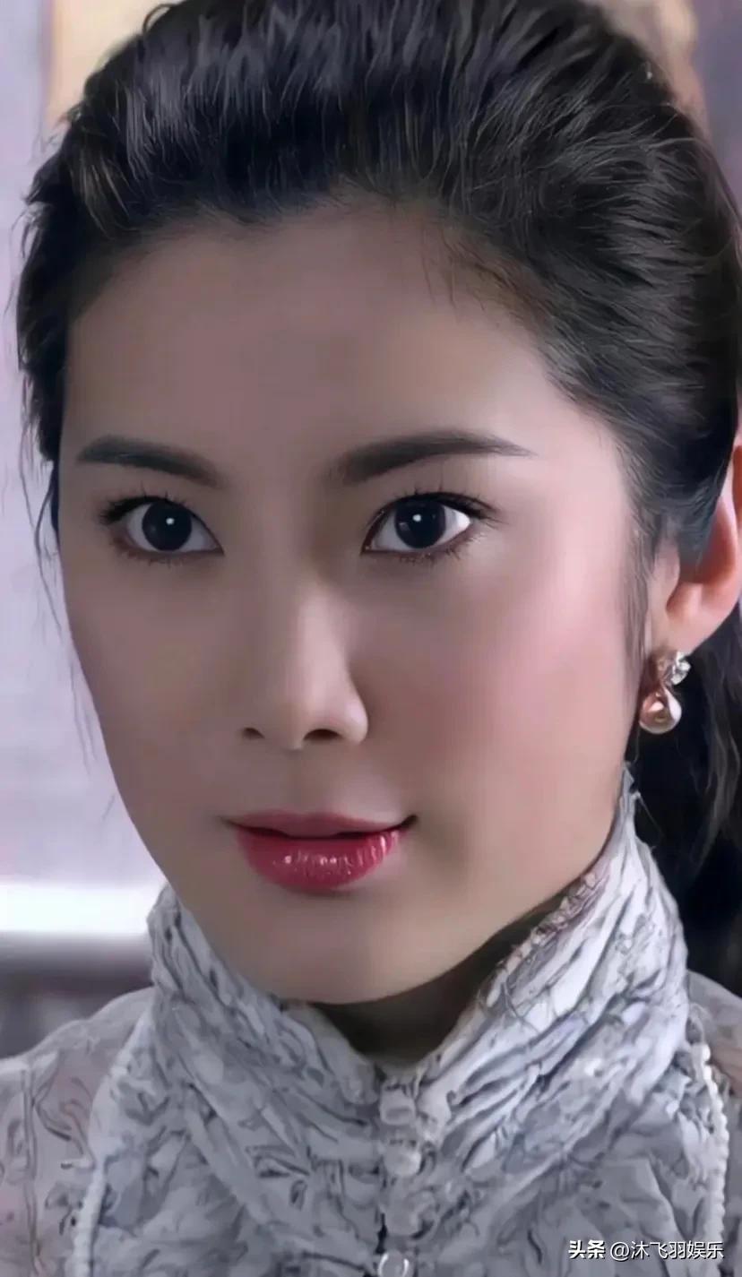 Wang Ke is very attractive in cheongsam, but even more beautiful in ...