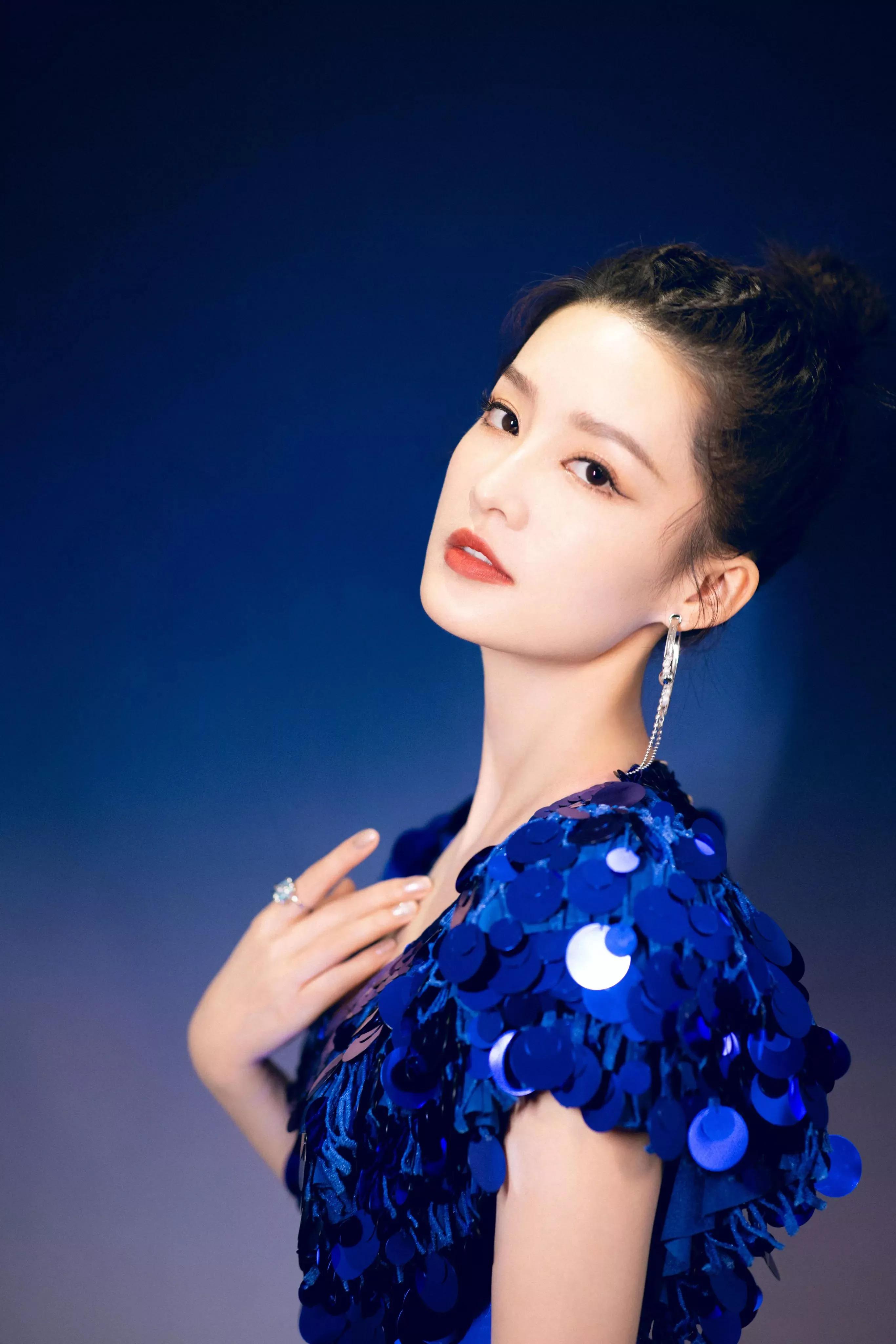 Li Qin: pure and sweet, elegant and agile, gentle and charming - iNEWS