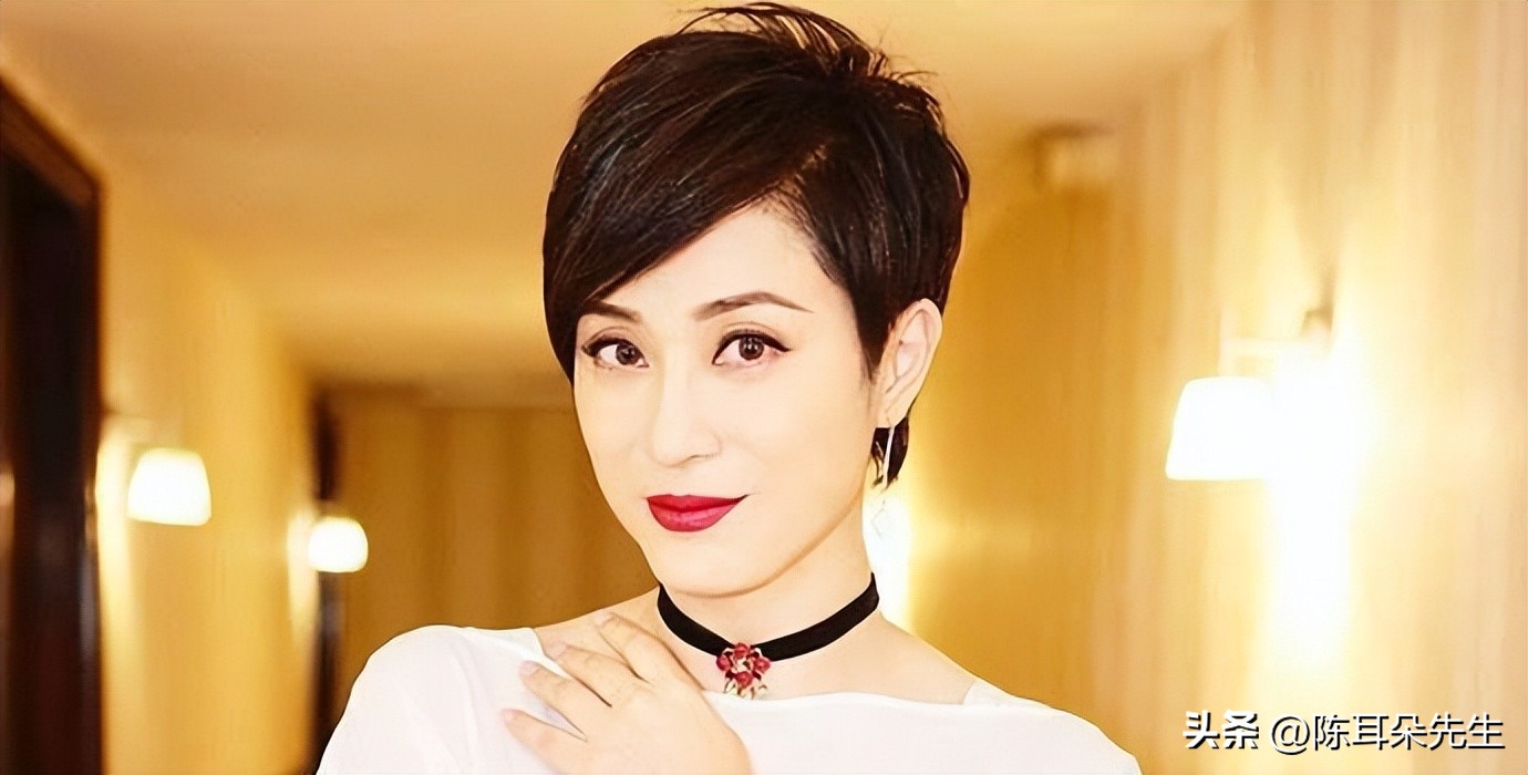Chen Farong: Deng Guangrong wore a black suit and took 30 seconds to ...
