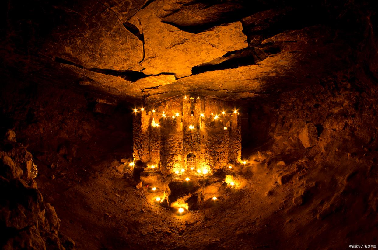 It is said that the eternal lamp in the ancient tomb can last for a ...