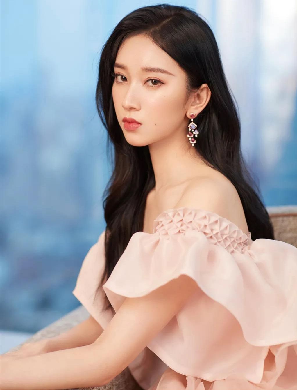 Liu Lingzi, the goddess of natural beauty and coldness - iNEWS