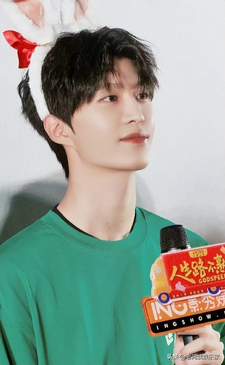 Some people "show affection openly and aboveboard"! Zhang Jingyi x Fan ...