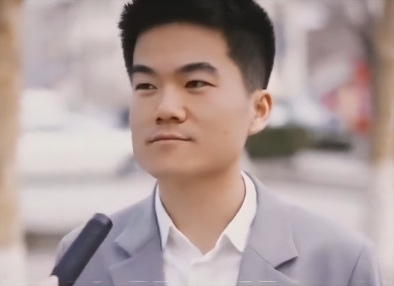 "Teacher with square face" Dong Yuhui became popular, netizens linked ...