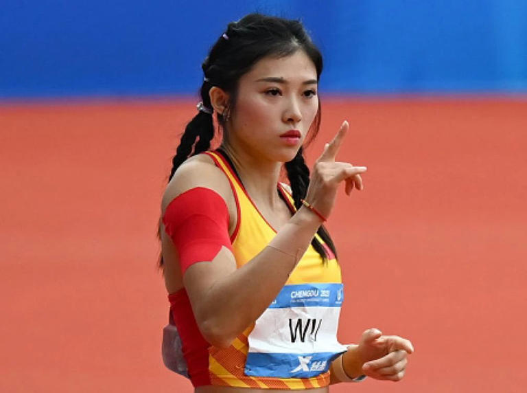 Really long legs! So beautiful! The most beautiful track and field ...