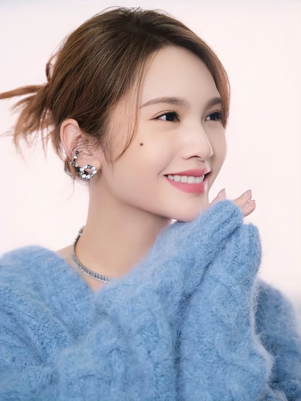 Rainie Yang was complained: Dancing with her face, a singer of hypoxia ...