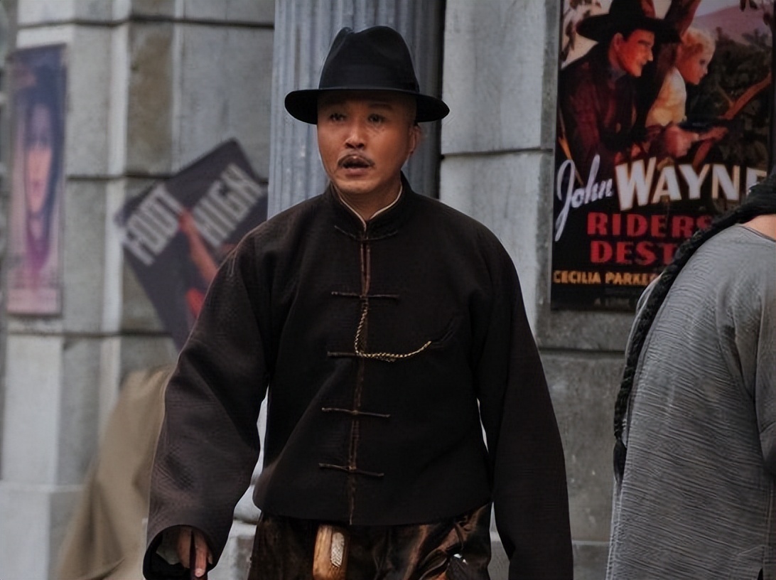 Wu Gang and his wife, Yue Xiuqing, have been in love for 30 years, but ...