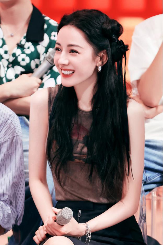 Di Lieba's bright smile conveys a happy signal - iNEWS