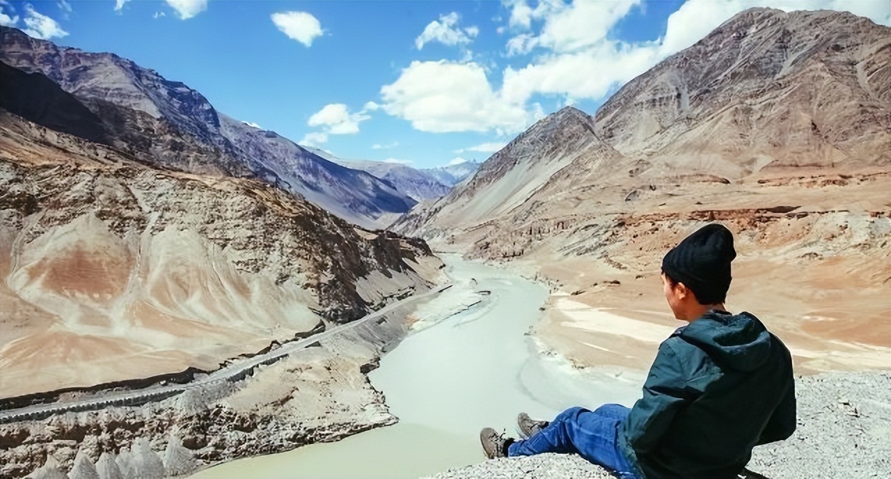 Analysis of natural processes and human activities in the sedimentary ...