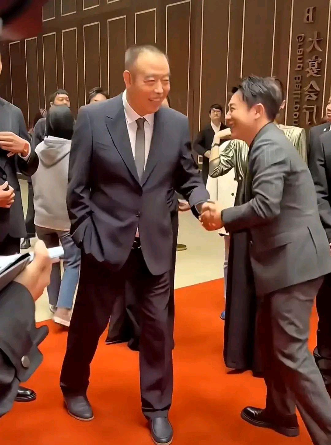 Why was Chen Kaige scolded for shaking hands with Zhang Songwen with ...