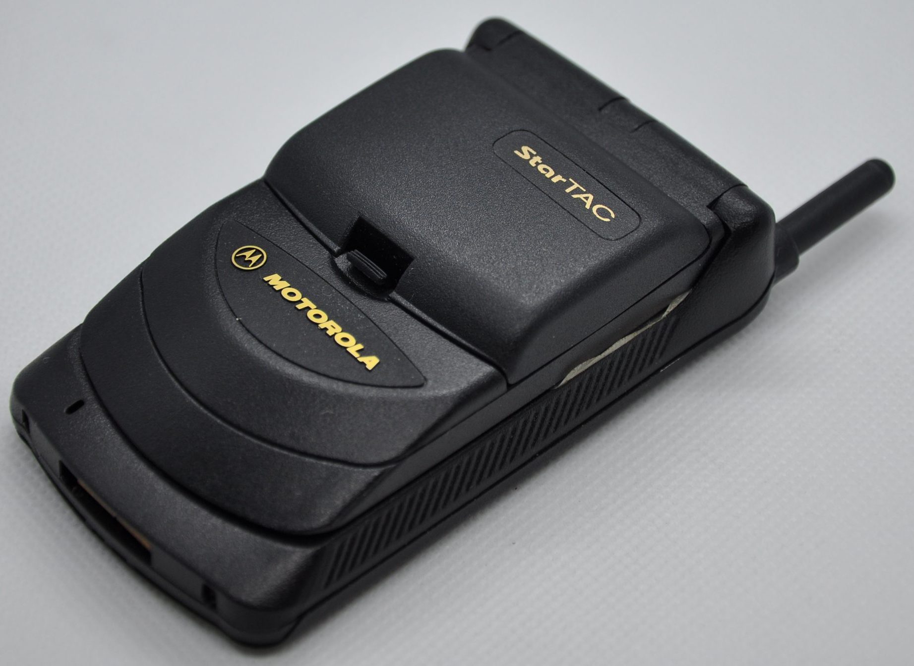 "Revisiting the Classics of the 90s: The Road to Motorola's StarTAC ...
