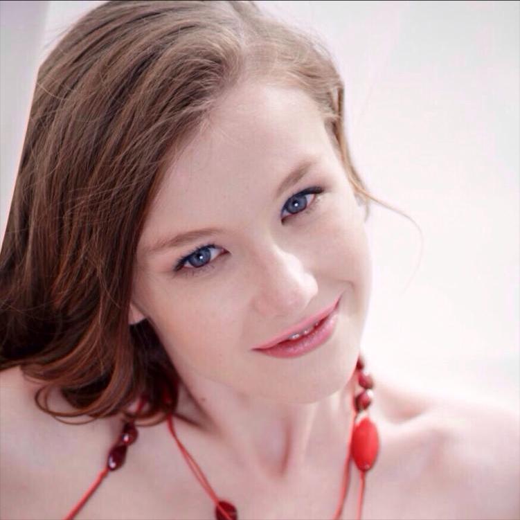 艾米麗·布魯姆 (Emily Bloom)，來自烏克蘭的完美女人 - 頭條匯