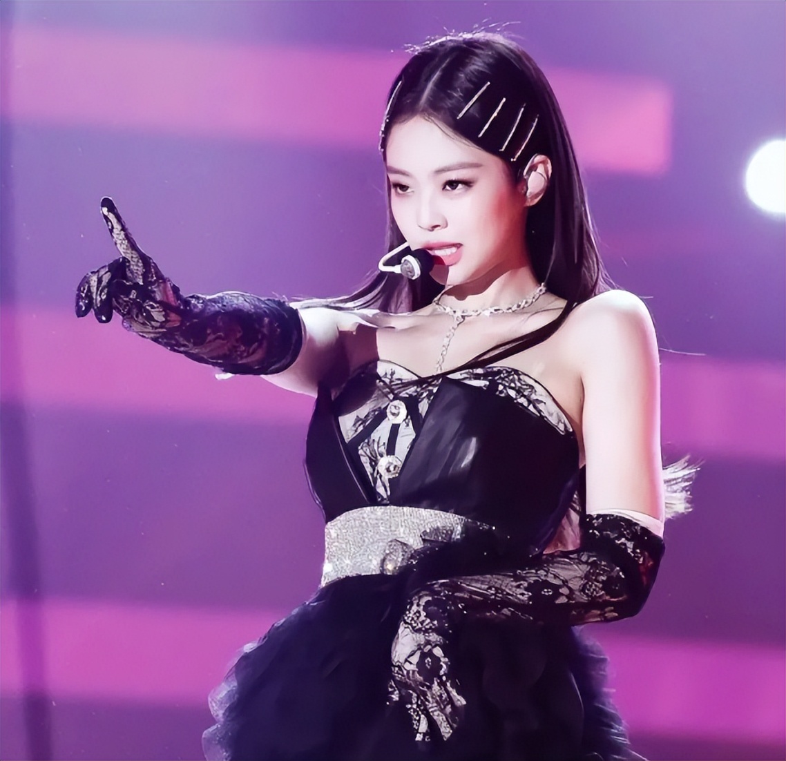 Korean actress Jennie's performance costume caused controversy again ...