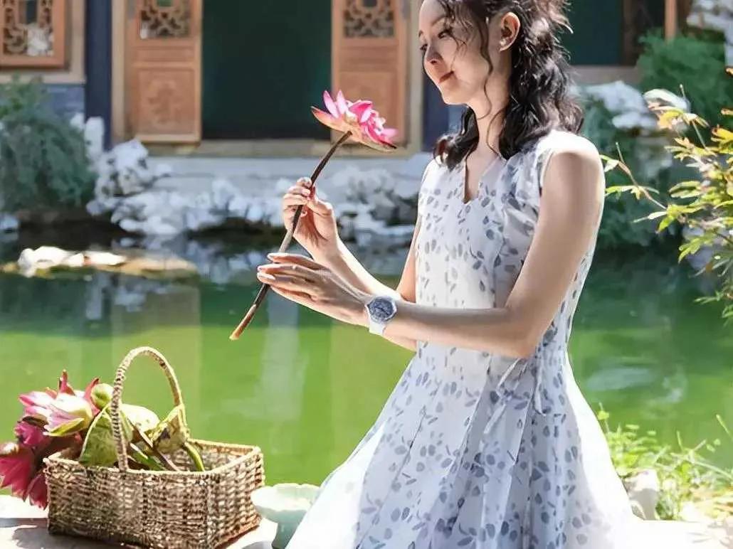 After the death of Coco Lee, Wang Yan was pushed to the hot list, suspected of having cut marks ...