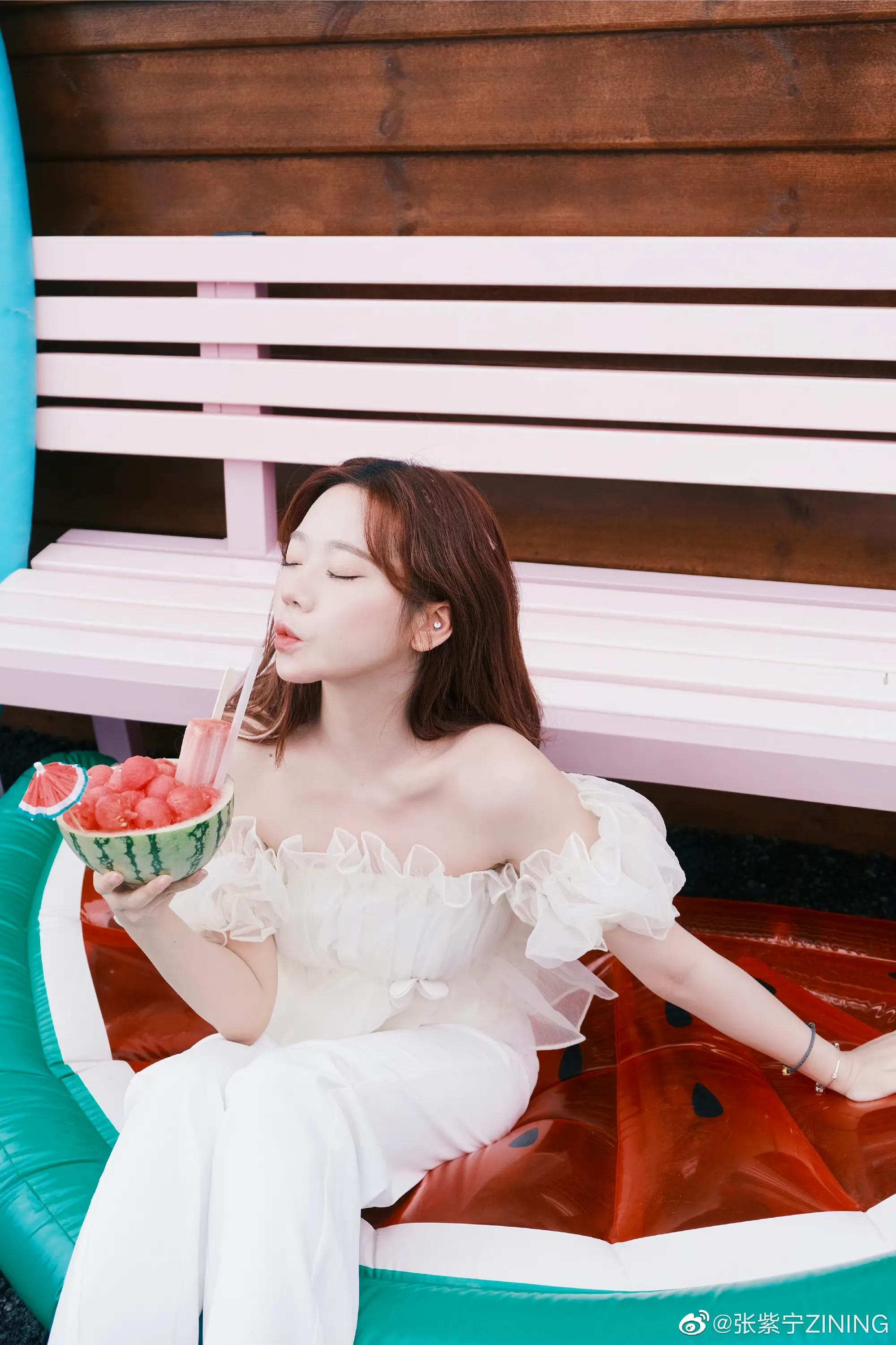 Beautiful picture of Zhang Zining - iNEWS