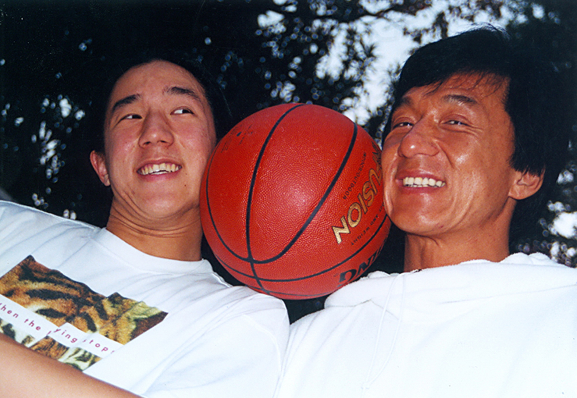 It also said "naked donation" and looked at Jackie Chan and Zhou Runfa ...