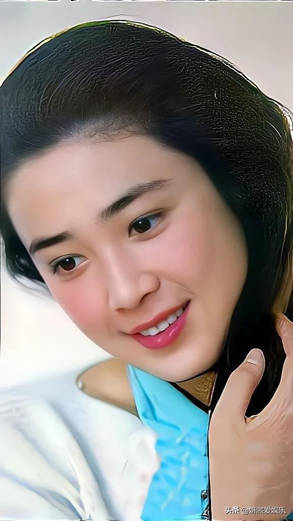 When he was young, Fu Yiwei was too beautiful, his facial features were ...