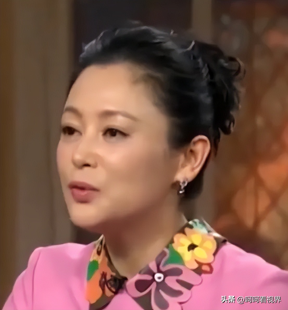 Chen Hong hasn't shown her face for a long time, her old appearance is ...