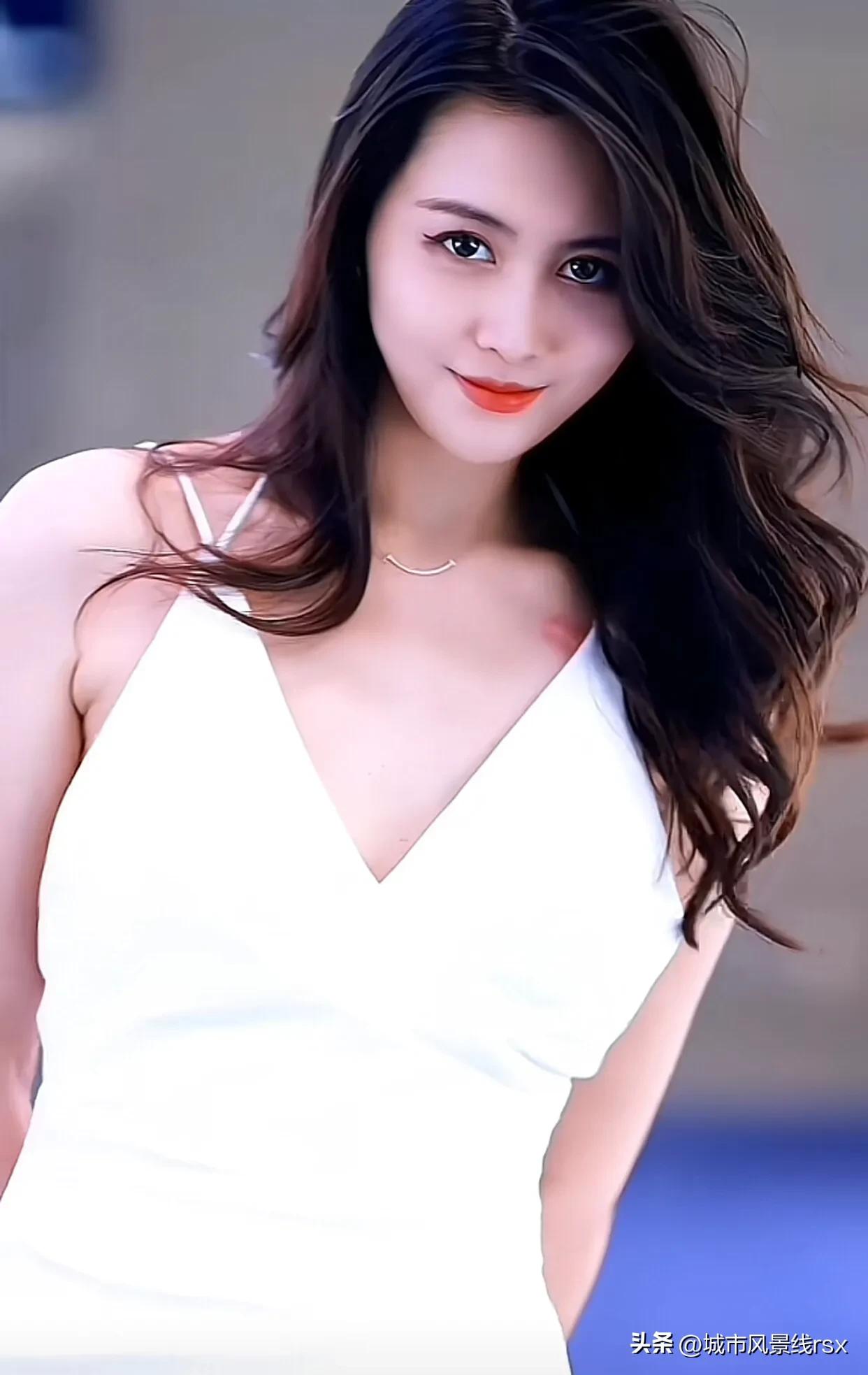 The most beautiful car model on the whole network, the fat goddess Ye Kaiwei, so beautiful - iNEWS