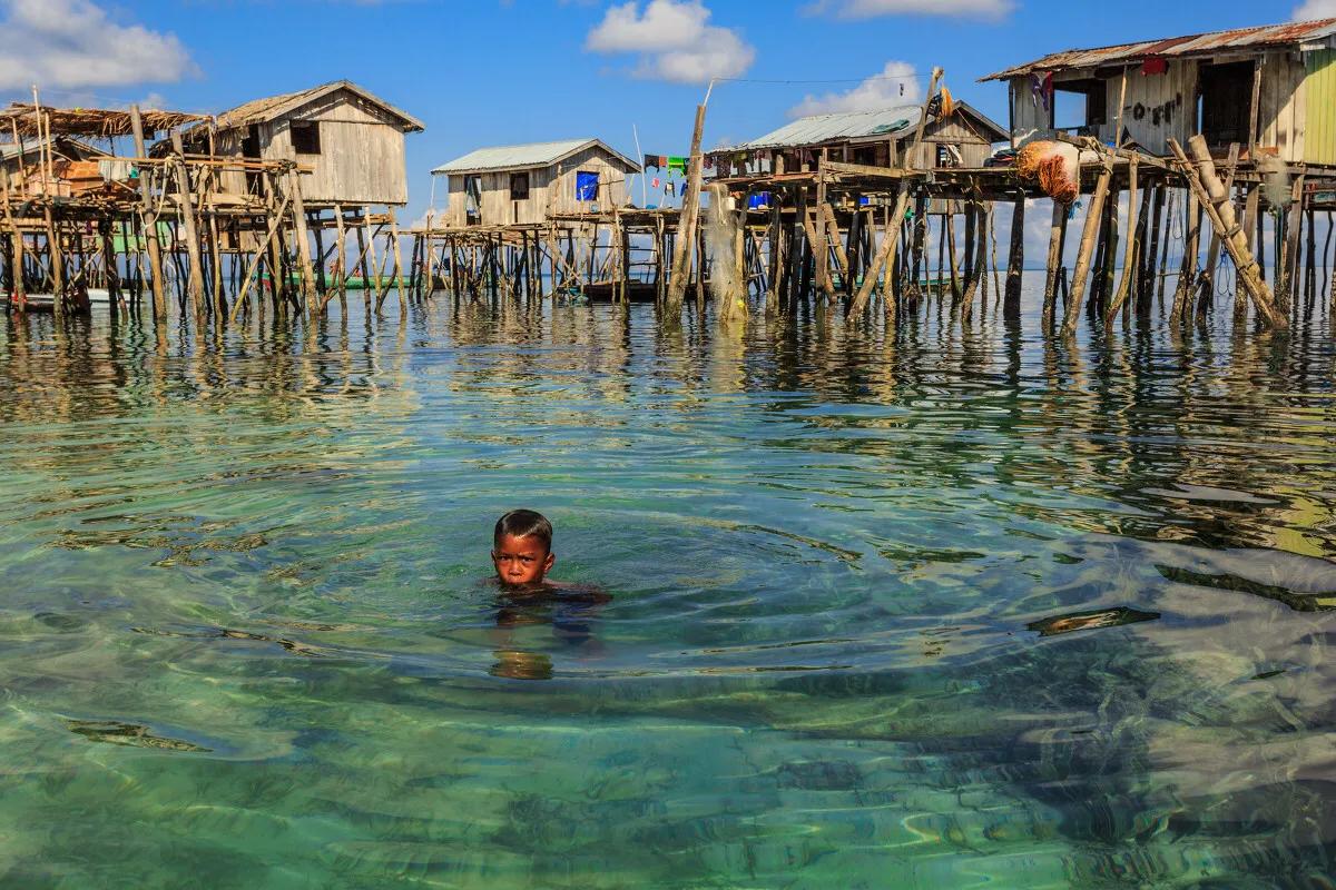 The only country in the world without land, living in the sea, the body ...