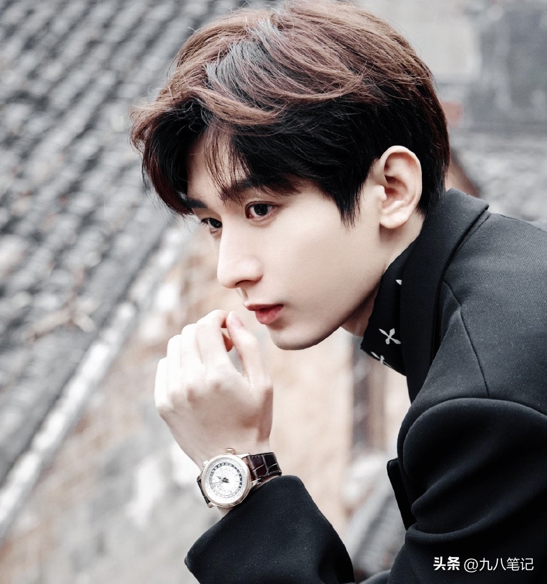 Li Hongyi flopped and became a fan of Yi, and was shouted: Don't come ...