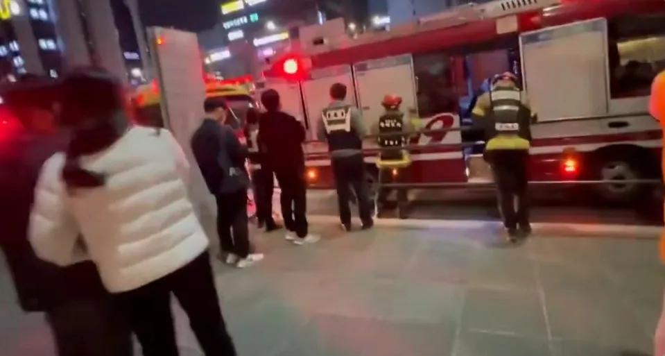 After the crowded stampede accident in Itaewon, a large-scale crowd ...