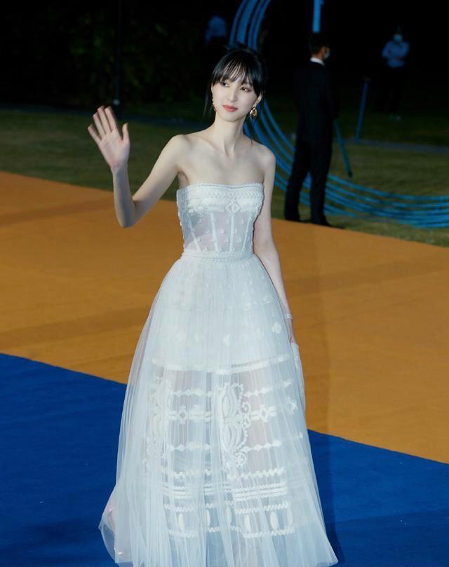 Wang Yueyi's identity revealed, Hua Chenyu is blessed - iNEWS