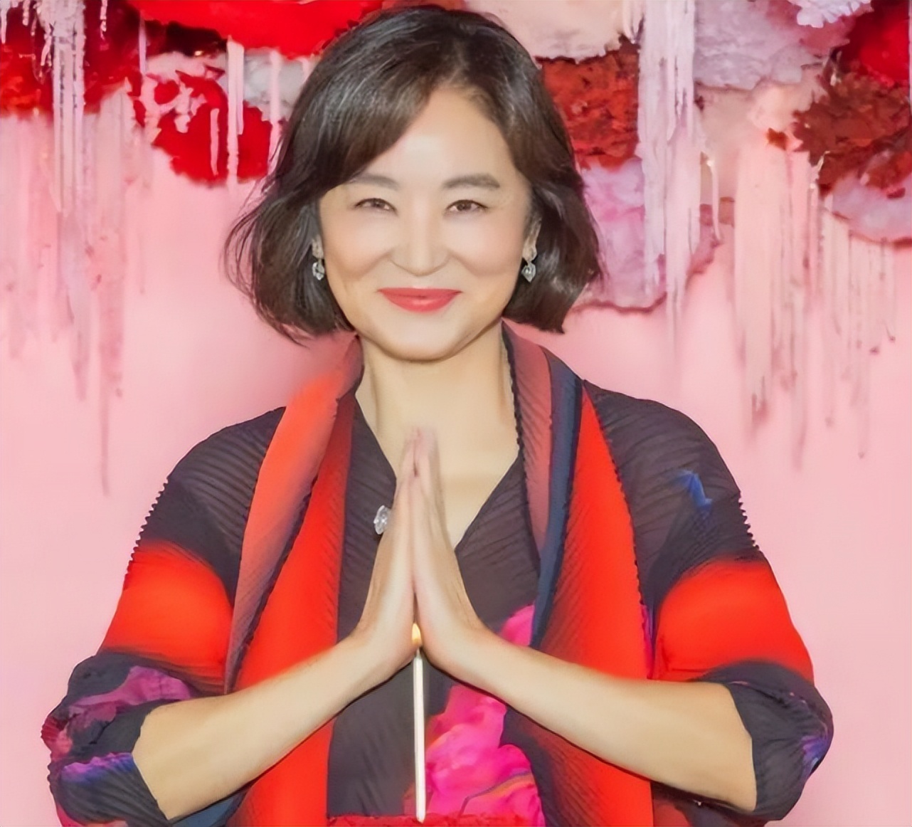 Goddess disillusioned?68-year-old Brigitte Lin is sweeping goods in ...